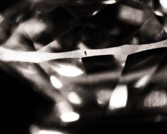 Facet Definition: What You Need to Know - Luksus Diamonds