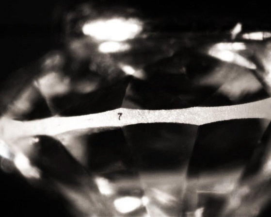 Facet Definition: What You Need to Know - Luksus Diamonds